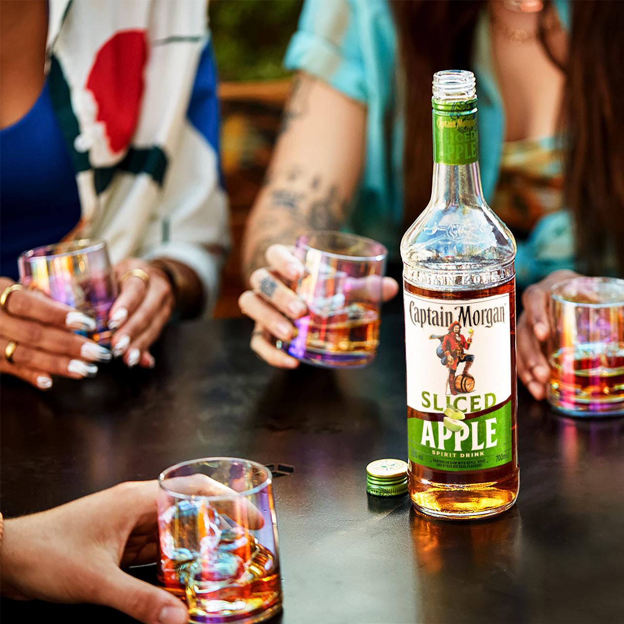 Captain Morgan hlásí unikátní novinku Captain Morgan Sliced Apple ...